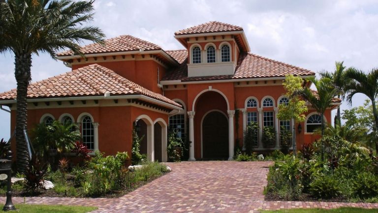 10 Fachadas de casas de color teja